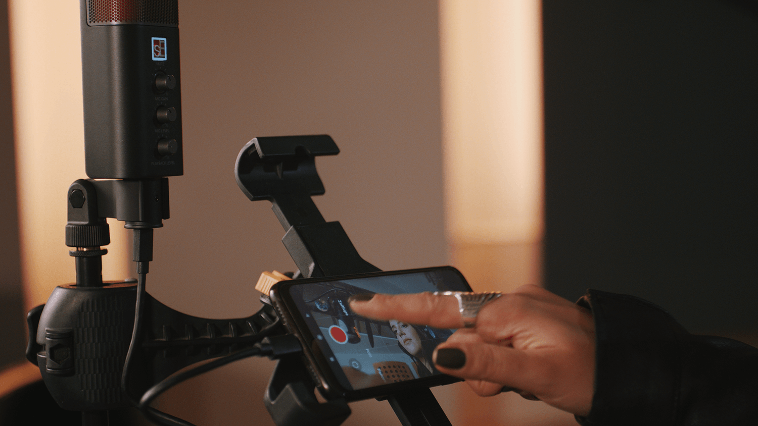 sE Electronics Introduces the NEOM USB Microphone | Performer Mag